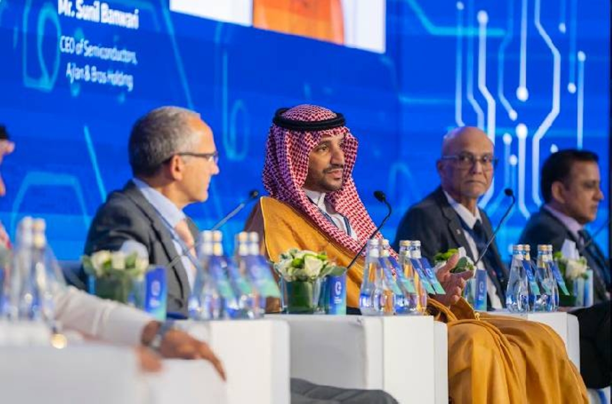 رئيس "كاكست" يطلق مبادرات طموحة لتوطين صناعة تصميم الرقائق الإلكترونية ...